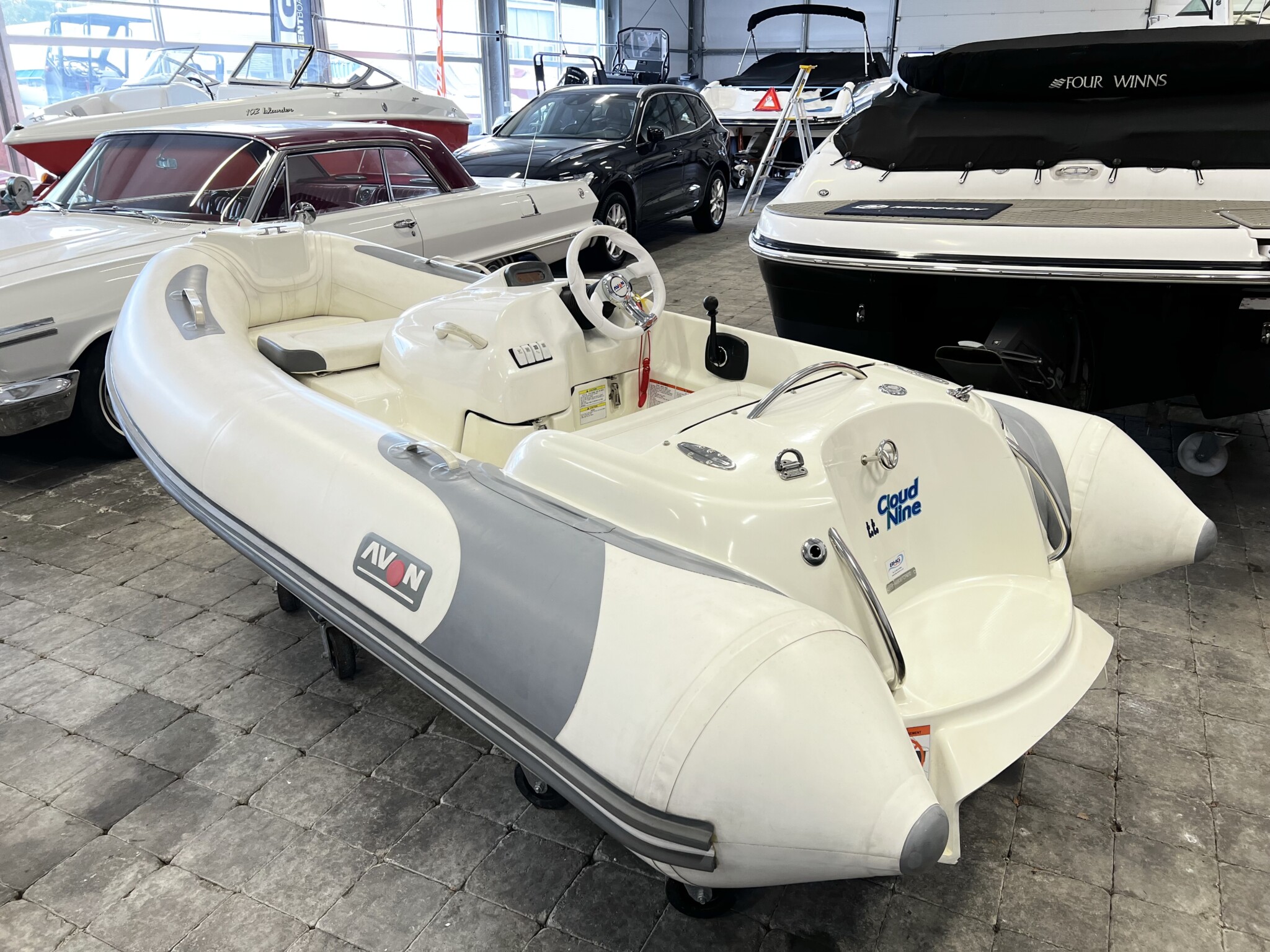 Avon 320 Jet | Marine Concept
