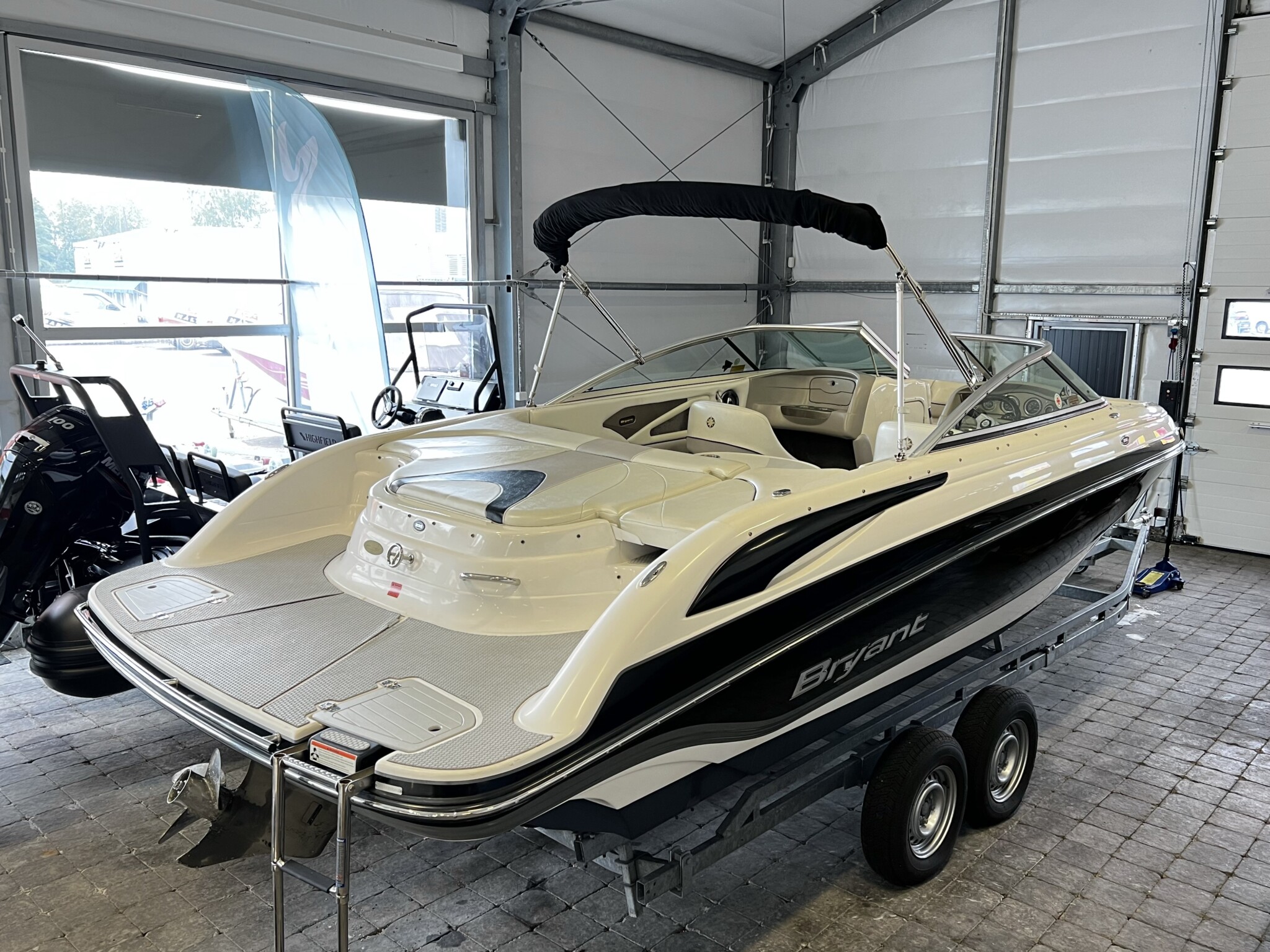 Bryant 233 | Marine Concept